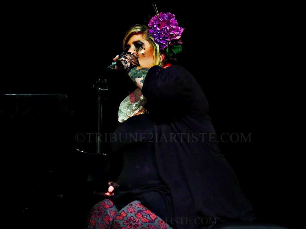 Sarah McCoy, une pianiste avec beaucoup de personnalité et qui a ...